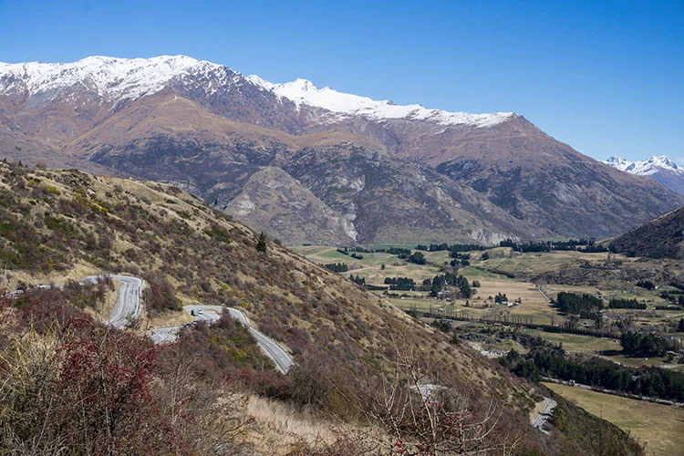 The Scenic Road from Queenstown to Wānaka: Driving the Crown Range ...
